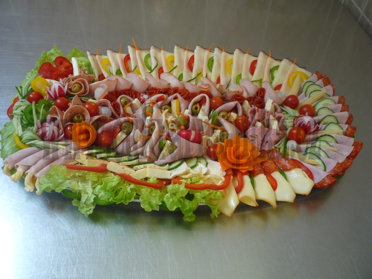 Chlebíčky a obložené mísy